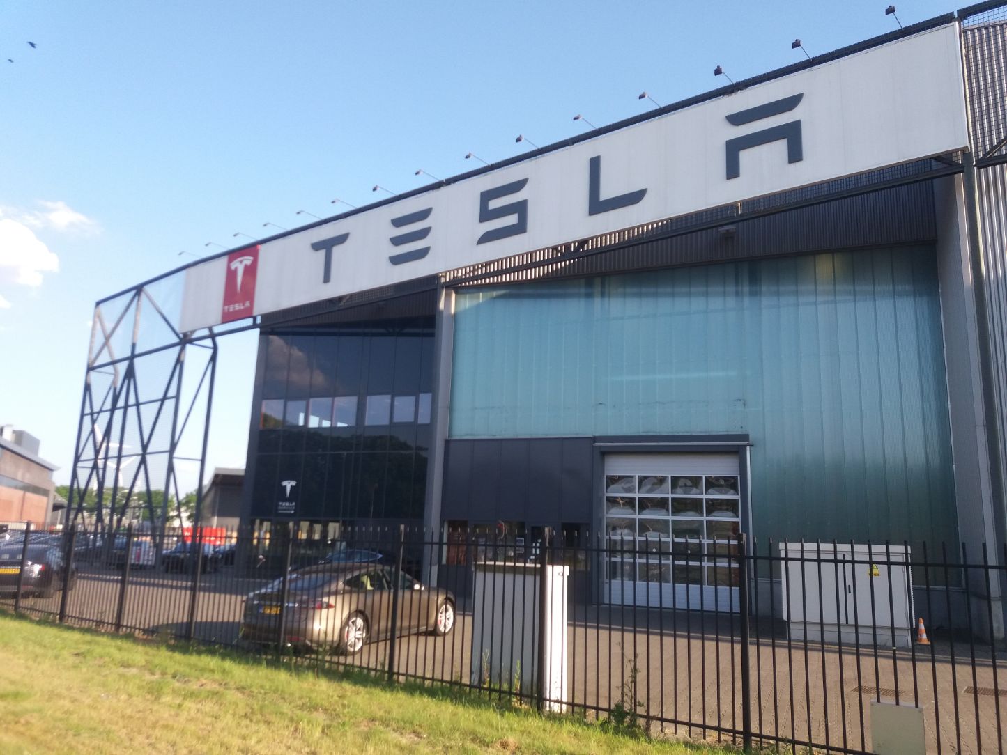 Tesla sluit deal voor nikkellevering met mijnwerker BHP | Analist.nl